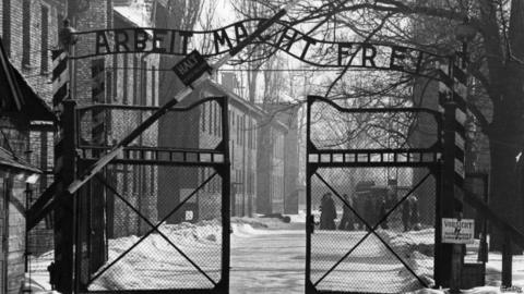 Por qué son polémicos los aspersores instalados en el campo de