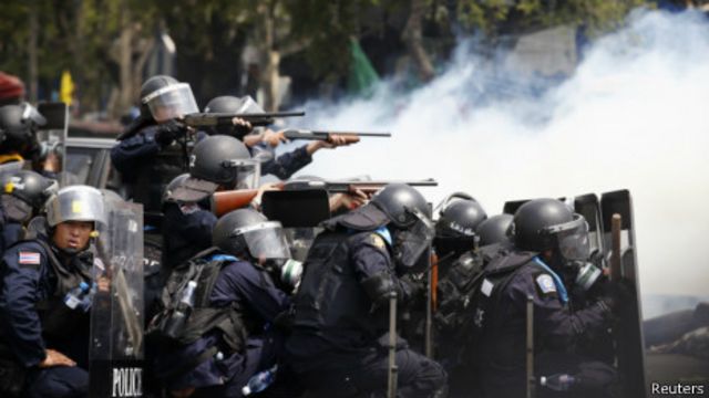 泰警方计划夺回被示威者占领的政府机构 BBC News 中文