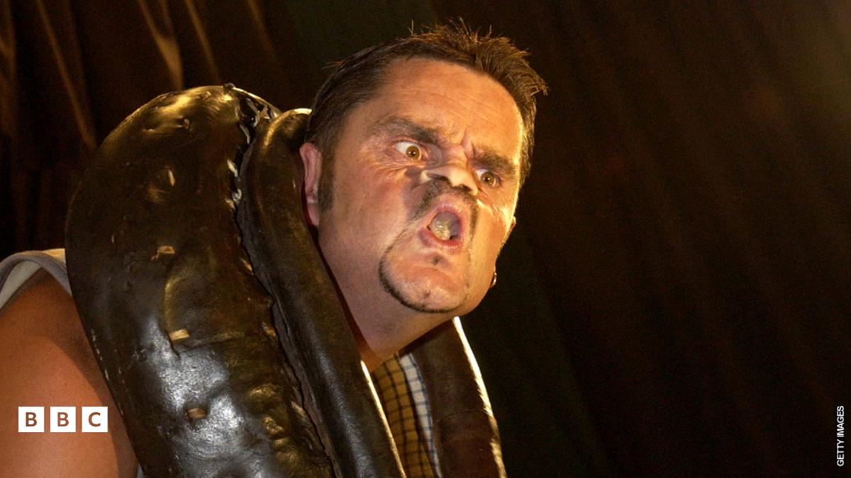 10 Amazing & Bizarre Guinness World Records - CBBC