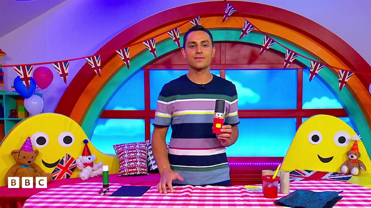 Palace Guard crafts to make with kids - CBeebies