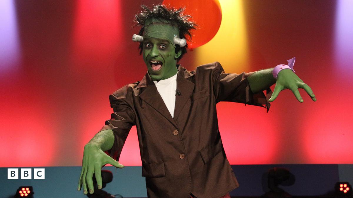 Learn Halloween party monster shuffle dance move for kids - CBeebies