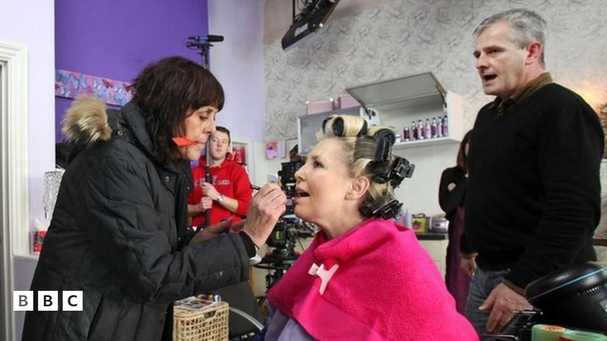 Llwyfan breuddwydion - BBC Cymru Fyw