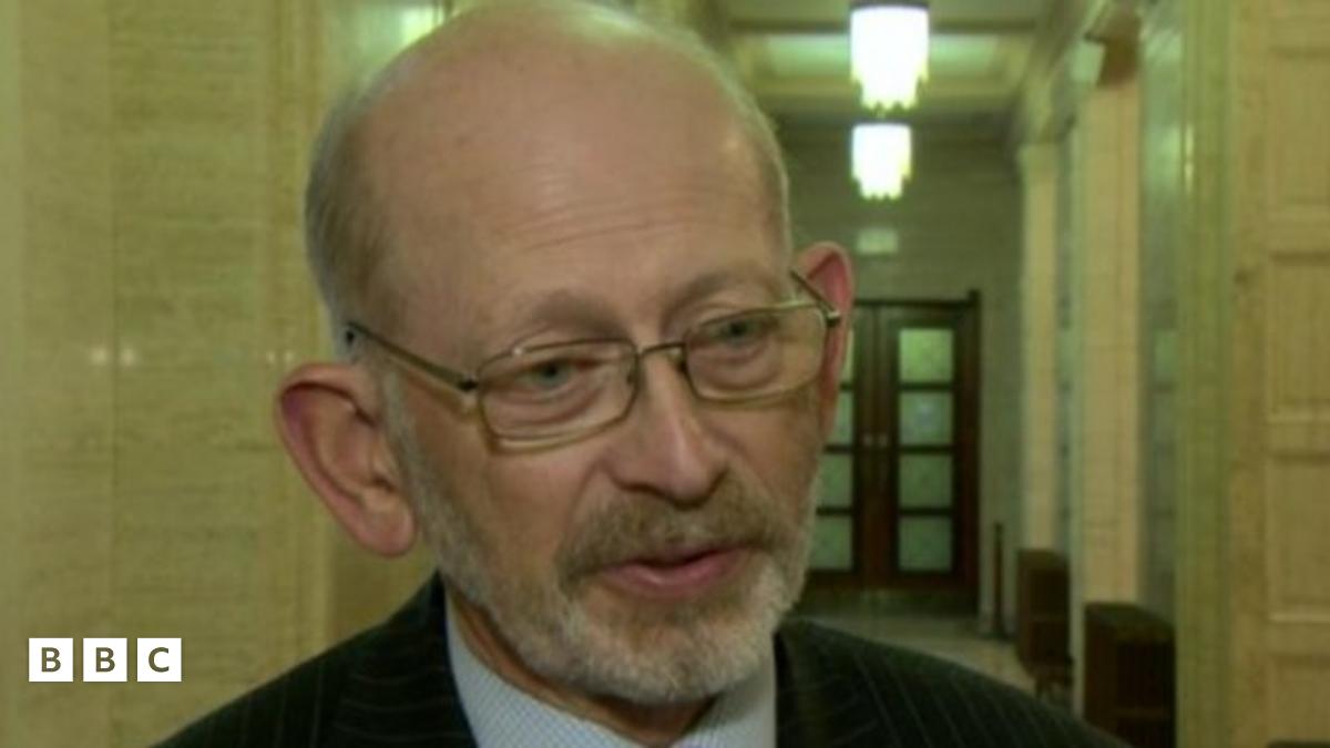 Douglas Bain yn Gomisiynydd Safonau dros dro y Cynulliad - BBC Cymru Fyw