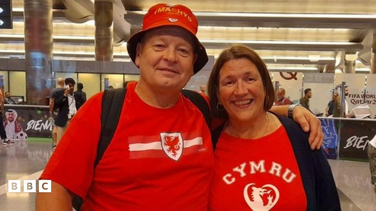 'Ffaelu credu bod ni 'ma': Y Wal Goch yn cyrraedd Doha - BBC Cymru Fyw