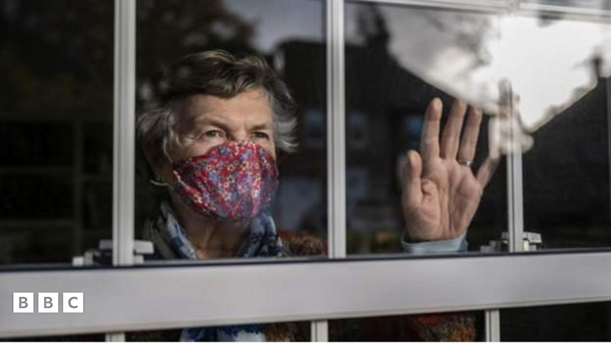 Covid: Llywodraeth Cymru 'wedi'u dal gyda'u trowsus i lawr' - BBC Cymru Fyw