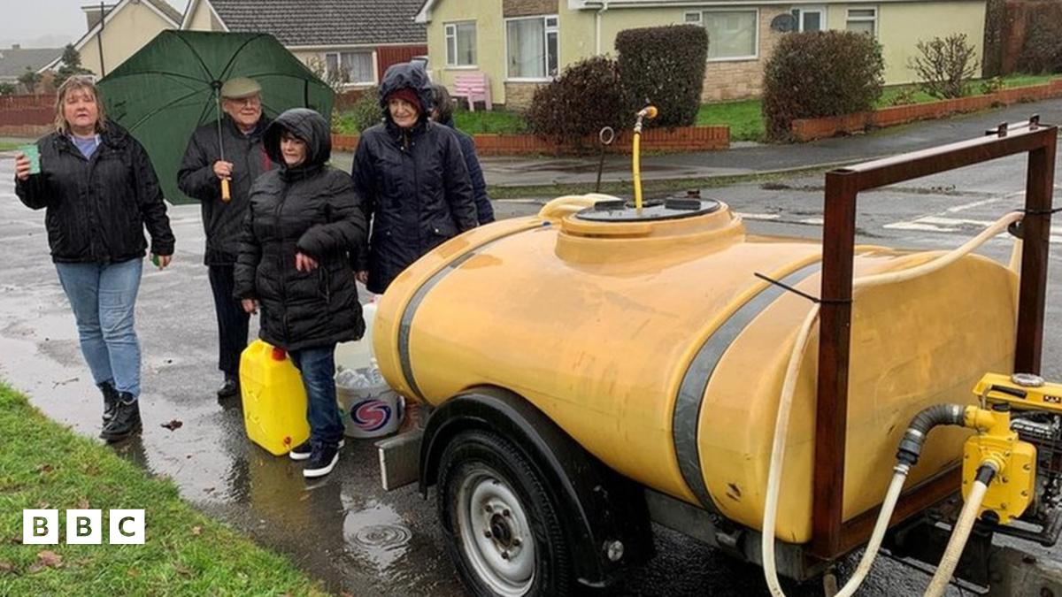 Datrys problemau dŵr yn 'parhau'n her fawr iawn' - BBC Cymru Fyw