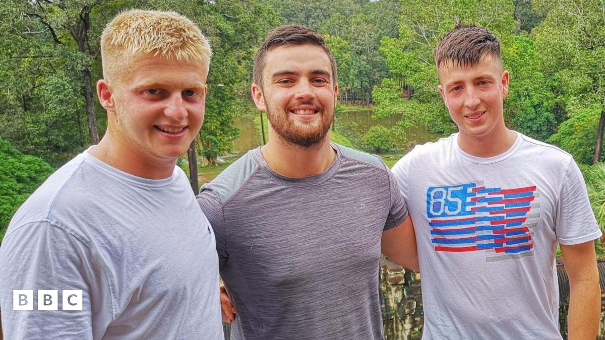 Rhedeg 12 marathon mewn 12 mis i gofio am 'ffrind arbennig' - BBC Cymru Fyw