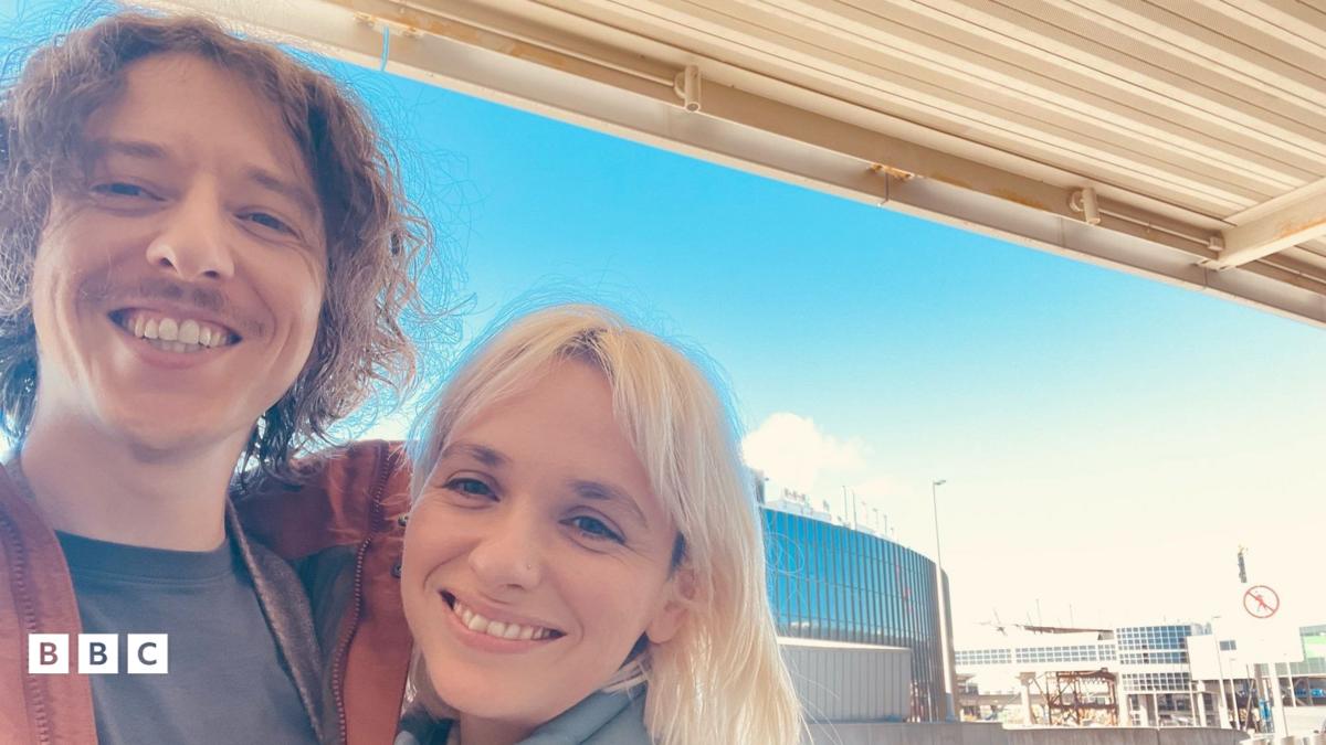 Georgia Ruth: 'Braint bod gyda Iwan' yn y cyfnod wedi'r strôc - BBC ...