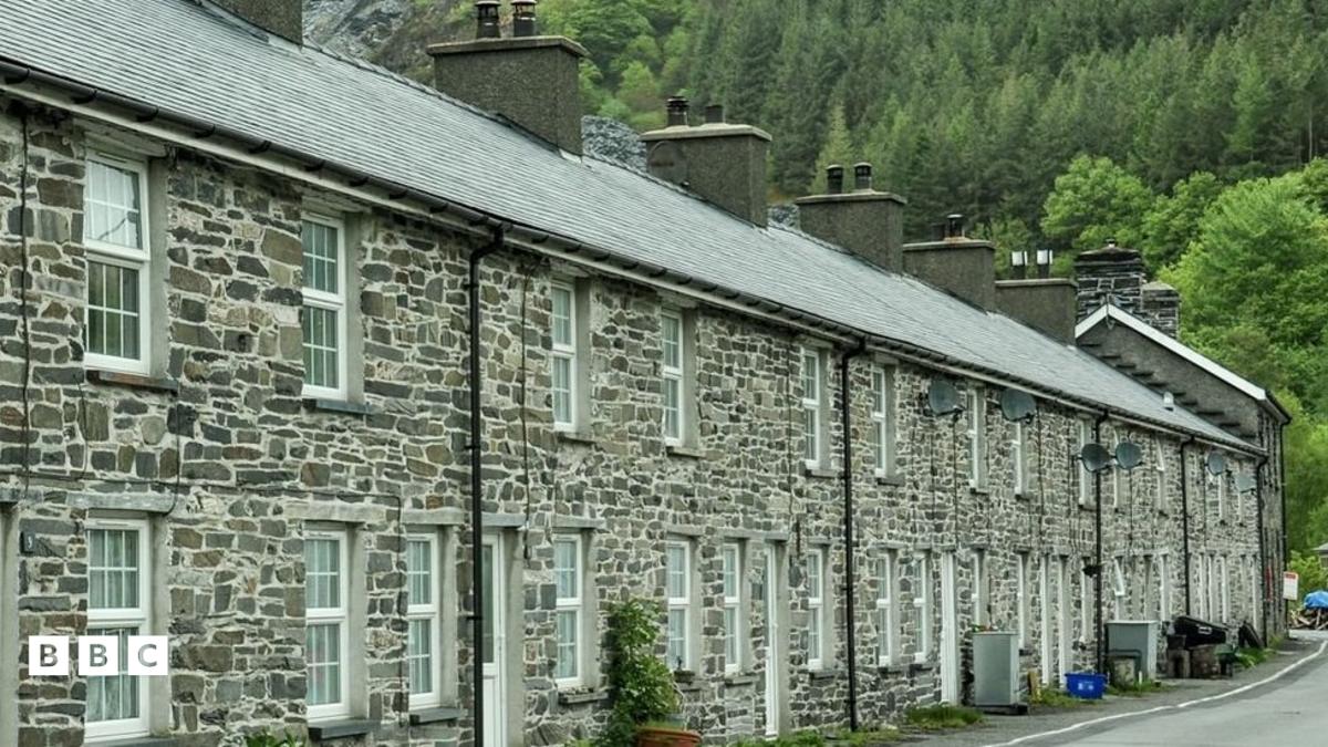 Aberllefenni: 'Pwysig cadw rhenti tai yn rhesymol' - BBC Cymru Fyw