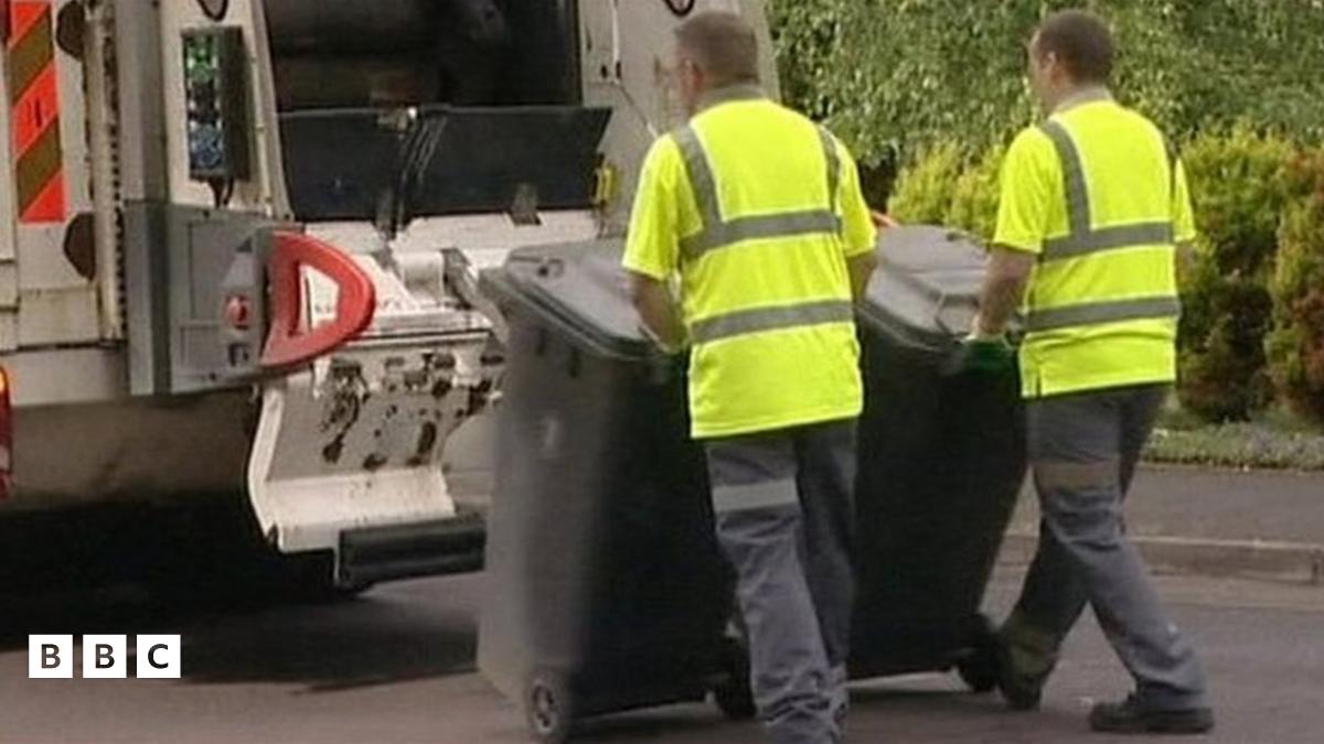 Cyngor Conwy i gasglu sbwriel bob tair wythnos - BBC Cymru Fyw