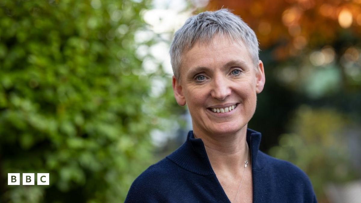 Siân Doyle yn yr ysbyty 'ar ôl cymryd gorddos' - BBC Cymru Fyw