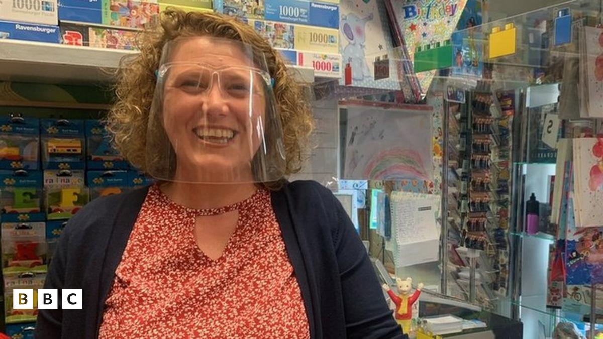 'Ro'n i bron â chau'r siop achos camdriniaeth siopwyr' - BBC Cymru Fyw