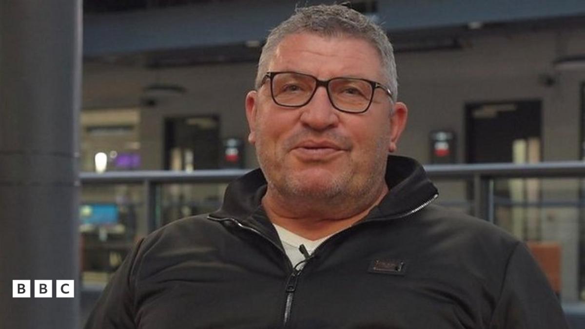 Osian Roberts: 'Diolch i Thierry Henry am roi fy enw mlaen' - BBC Cymru Fyw