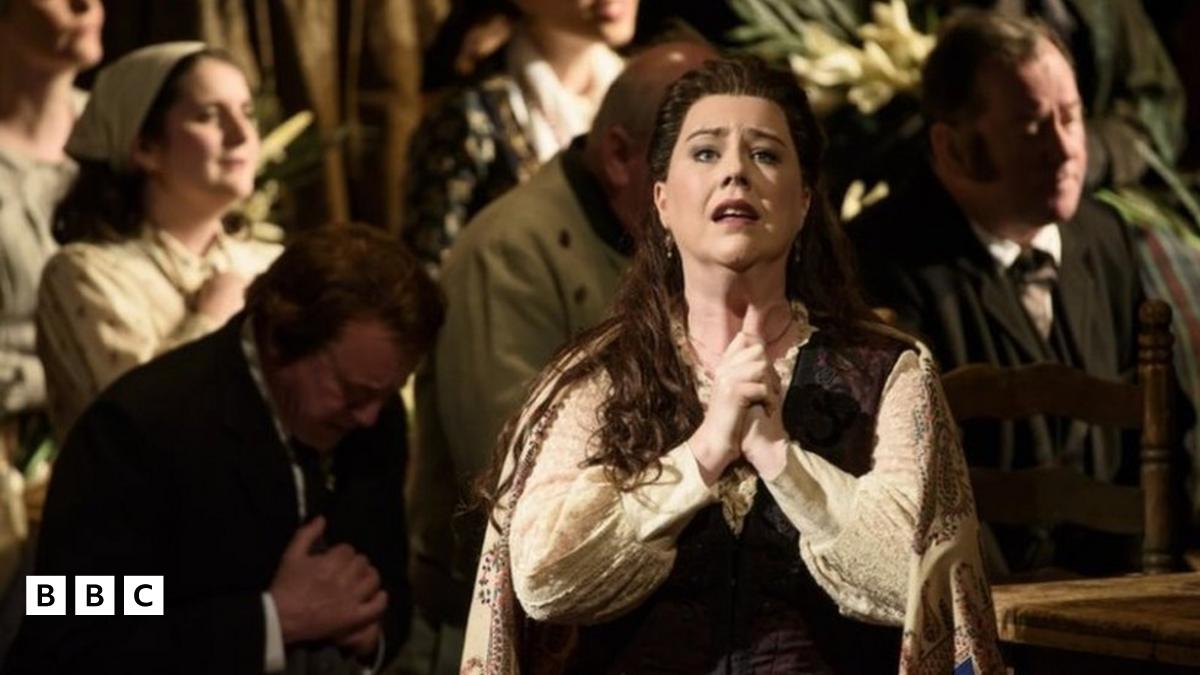 Torri cyllid yn 'tanseilio' Opera Cenedlaethol Cymru - BBC Cymru Fyw