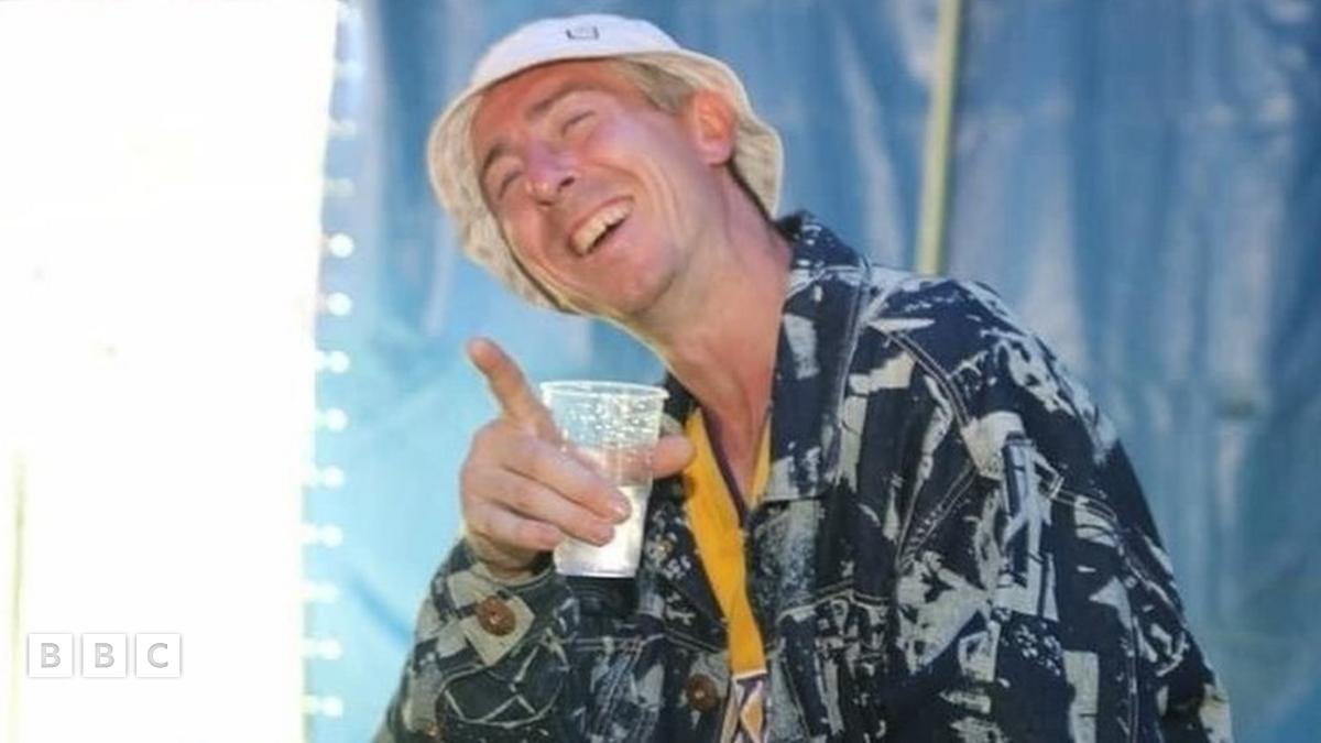 Heddlu 'wedi colli cyfle' cyn i ddyn ladd ei hun - BBC Cymru Fyw