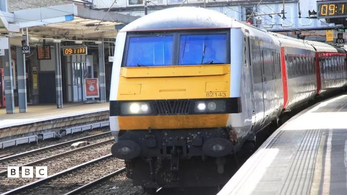 'Cynnydd sylweddol' mewn prisiau i deithwyr trên Cymru - BBC Cymru Fyw