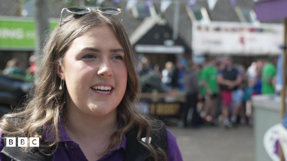 Hyfforddi ffermwyr ifanc er mwyn delio â stigma iechyd meddwl - BBC ...