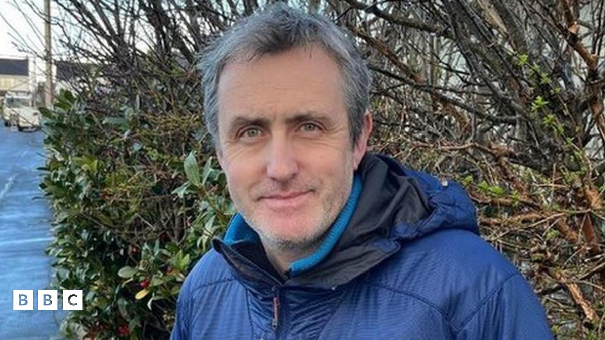 Gwrthod cynllun tai fforddiadwy yn sgil pryderon llifogydd - BBC Cymru Fyw