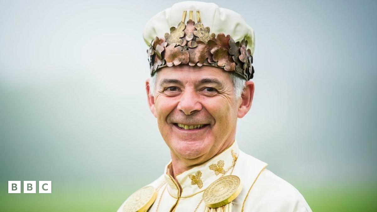 Archdderwydd: Dathlu 'un byd Cymraeg am wythnos' - BBC Cymru Fyw