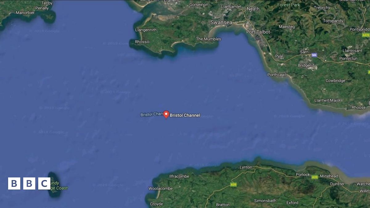 Achub dau wedi damwain ar gwch ym Môr Hafren - BBC Cymru Fyw