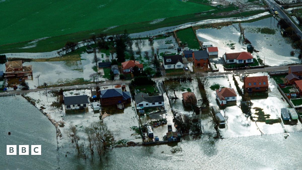 Rhybudd bod dim modd gwarchod pob tŷ rhag llifogydd - BBC Cymru Fyw