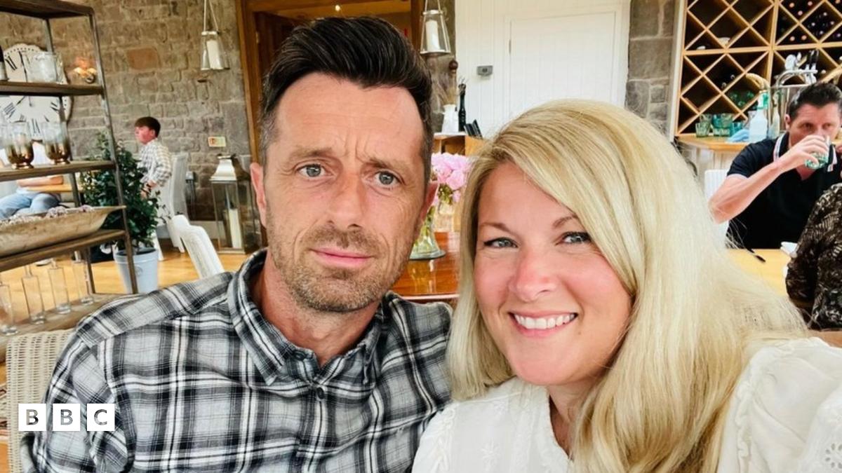 Cyn-bel-droediwr yn 'aros yn bositif' wedi diagnosis MND - BBC Cymru Fyw