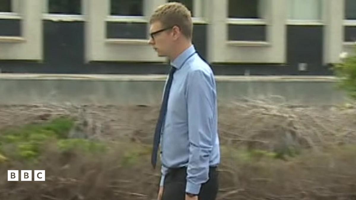 Dedfrydu dyn am achosi marwolaeth drwy yrru'n beryglus - BBC Cymru Fyw