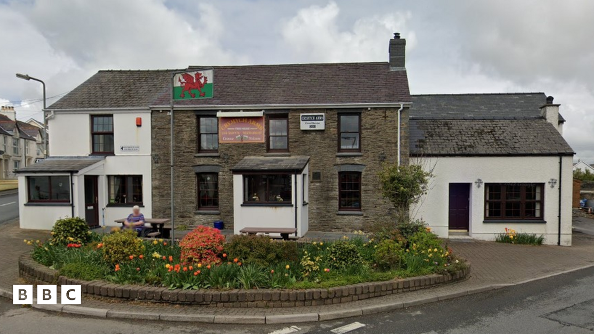 £700,000 i droi tri thafarn yng Nghymru'n rai cymunedol - BBC Cymru Fyw