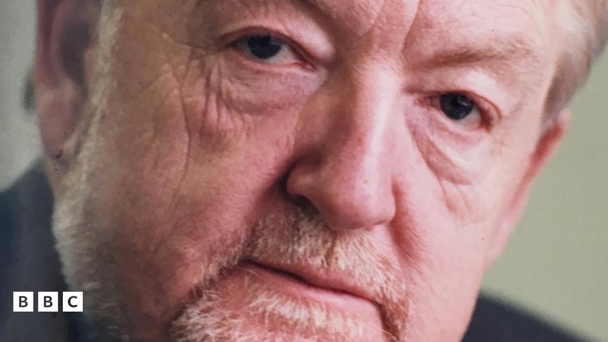 Cyn-reolwr BBC Cymru, Gareth Price wedi marw yn 78 oed - BBC Cymru Fyw