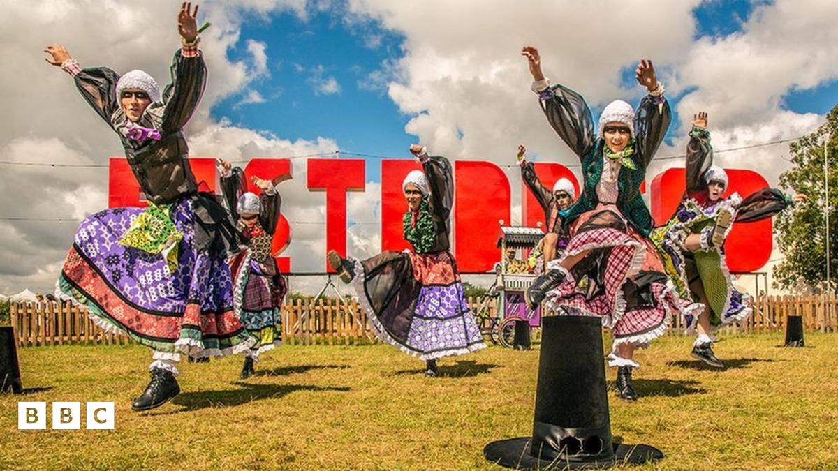 Dim Theatr y Maes yn yr Eisteddfod Genedlaethol eleni - BBC Cymru Fyw