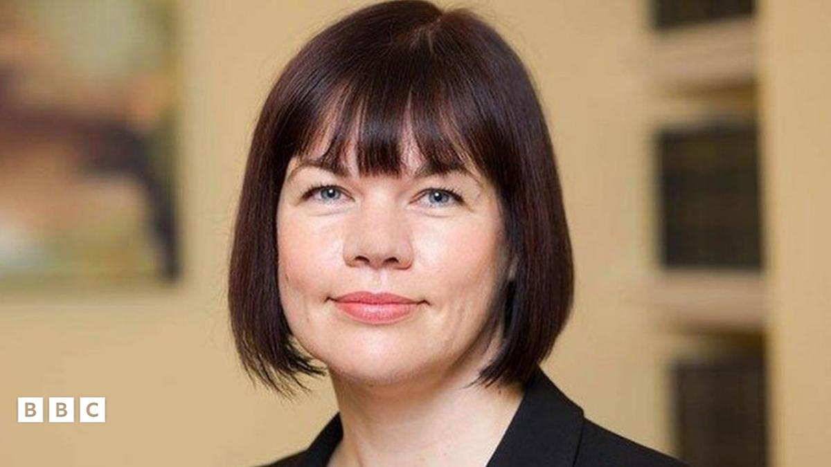 Y fargyfreithwraig sydd ar y brig - BBC Cymru Fyw