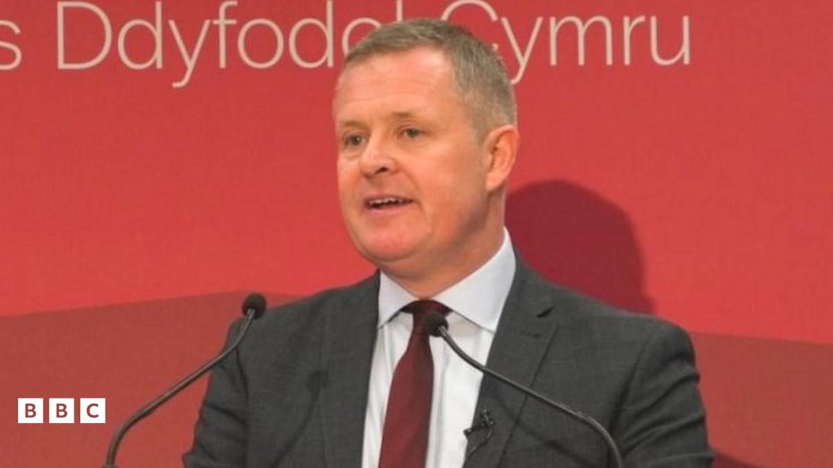 Jeremy Miles: 'Dim tro pedol 20mya os fydda' i'n Brif Weinidog' - BBC ...