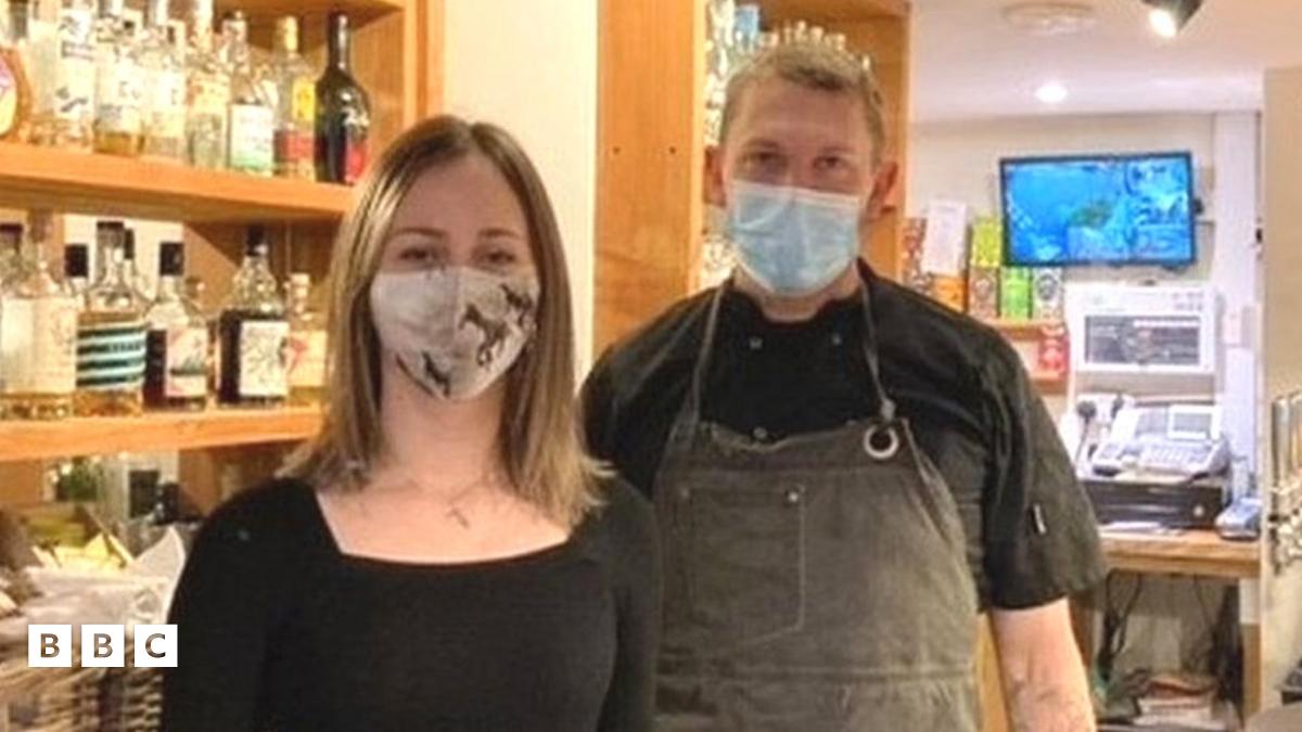 Rheolau newydd yn 'ergyd ddinistriol' i dafarndai a bwytai - BBC Cymru Fyw