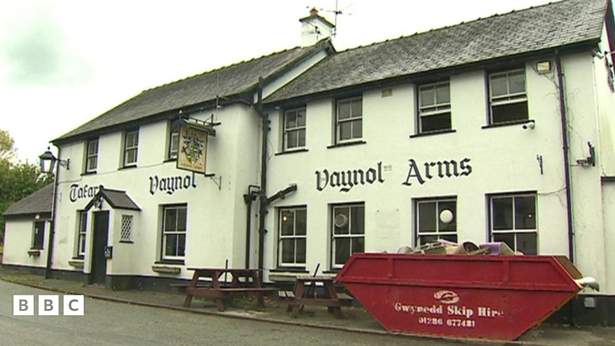 Pentir: Gwrthod cais i droi'r Vaynol Arms yn llety gwyliau - BBC Cymru Fyw