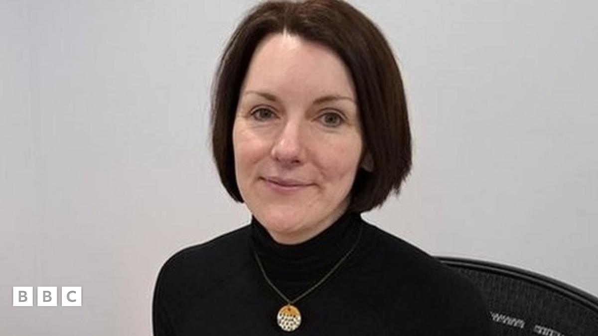 'Cynnydd sylweddol' yn y galw am gyfieithwyr Cymraeg - BBC Cymru Fyw