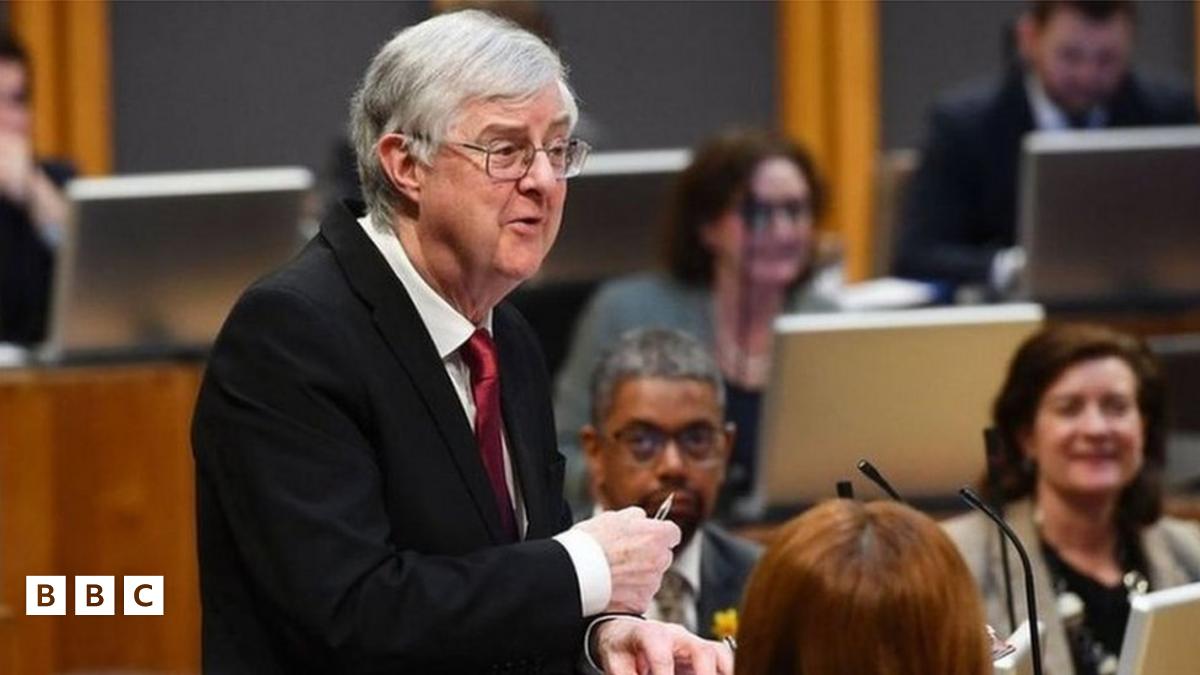 Pum peth sy'n diffinio cyfnod Mark Drakeford fel prif weinidog - BBC ...