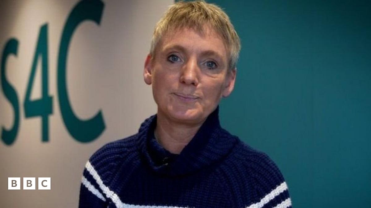 Siân Doyle yn beirniadu penderfyniad S4C i'w diswyddo - BBC Cymru Fyw