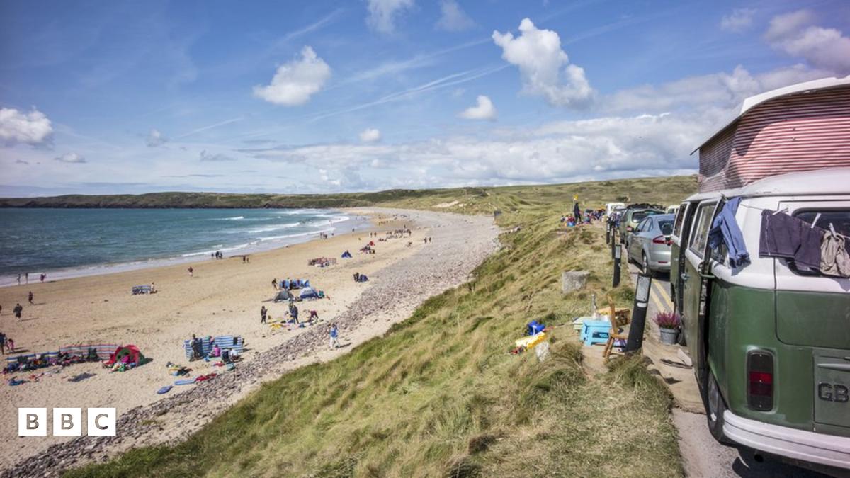 Cynlluniau ar gyfer treth twristiaeth i Gymru gam yn nes - BBC Cymru Fyw