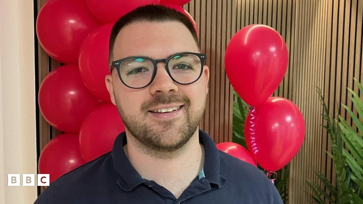 Cwmni technoleg Llandysul eisiau 'cadw pobl ifanc yn lleol' - BBC Cymru Fyw