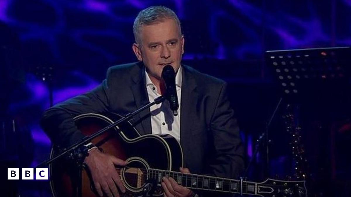 Huw Chiswell: Atgofion Steddfod yr Urdd - BBC Cymru Fyw