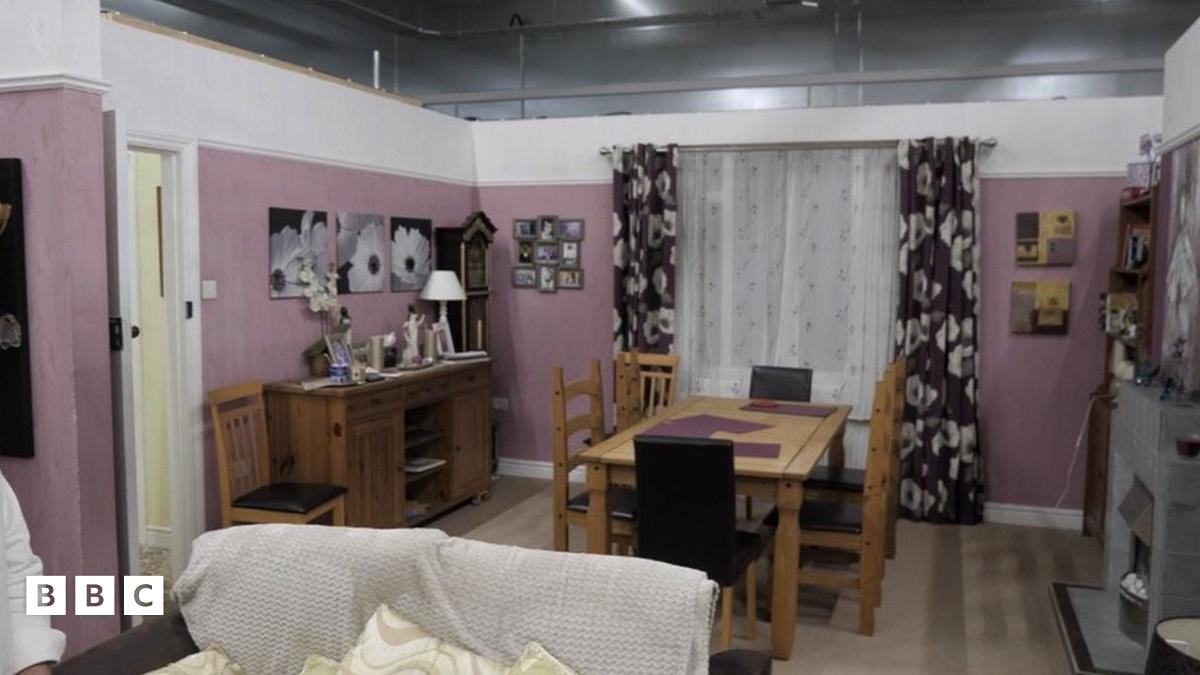 Tu ôl i’r llen yn Stiwdios Ffilm Aria - BBC Cymru Fyw