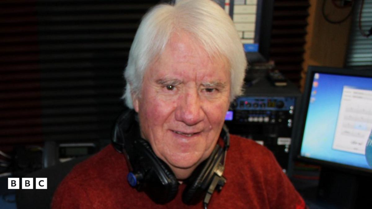 Ateb y Galw: Y canwr Myrddin Owen - BBC Cymru Fyw