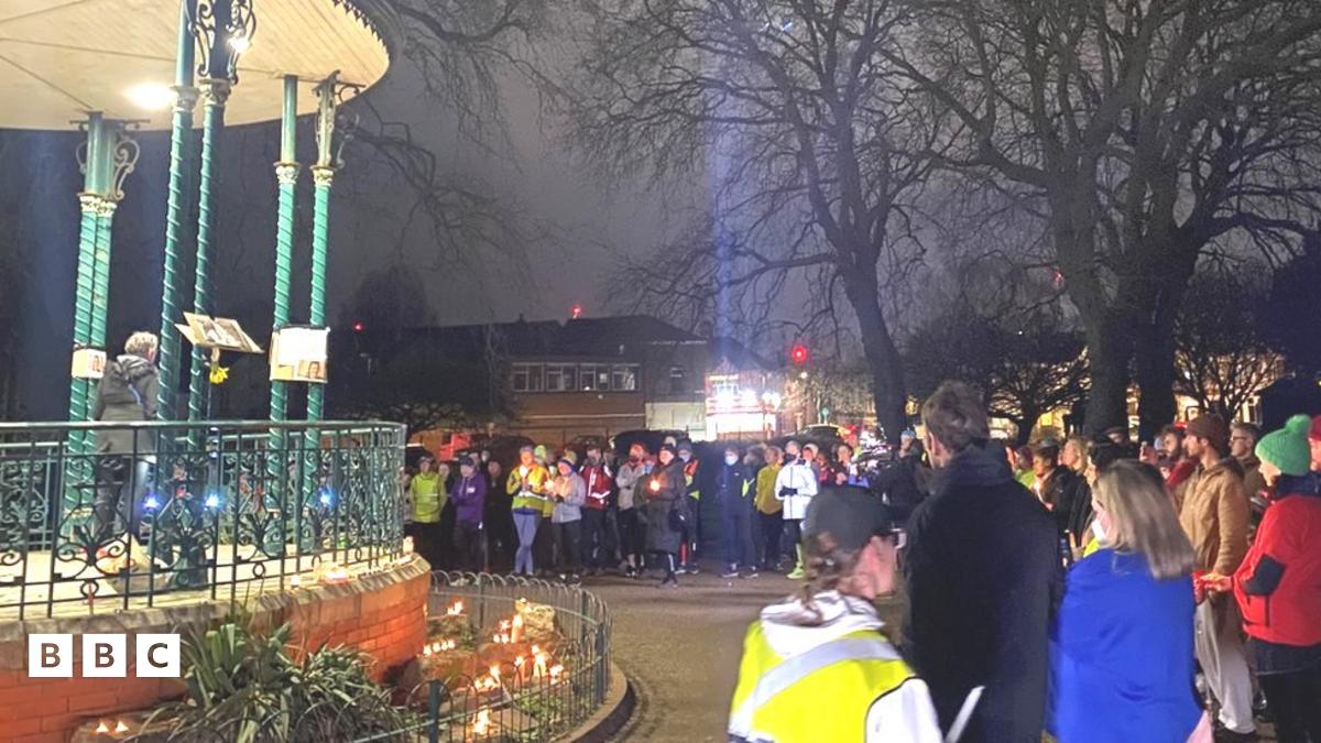 Cannoedd mewn gwylnos i gofio athrawes fu farw - BBC Cymru Fyw