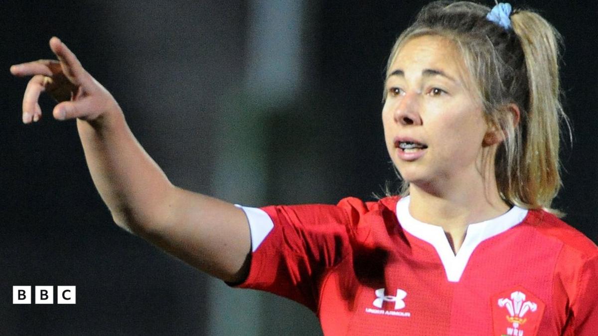 Maswr Cymru, Elinor Snowsill yn ymddeol o chwarae rygbi - BBC Cymru Fyw