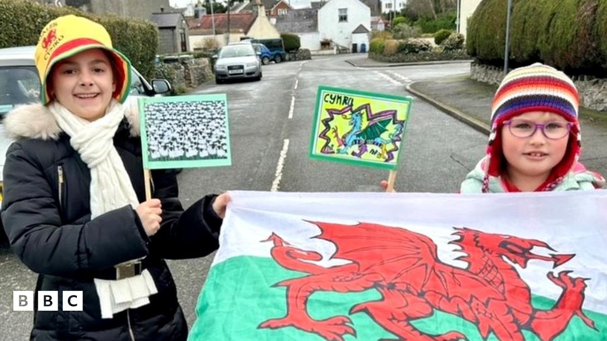 Wcráin: Meistroli'r Gymraeg ar ôl 'bod drwy gymaint' - BBC Cymru Fyw