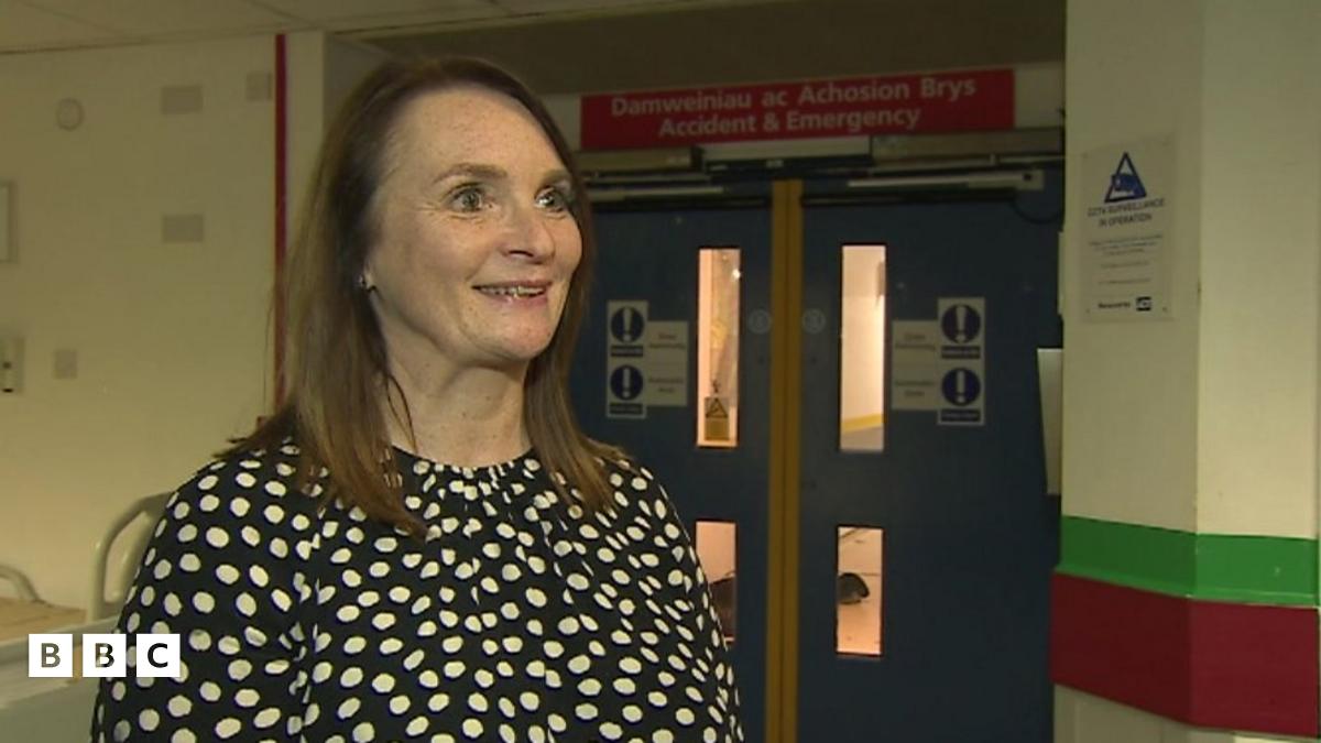 Betsi: Aelod annibynnol yn ymddiswyddo ar ôl wythnos - BBC Cymru Fyw