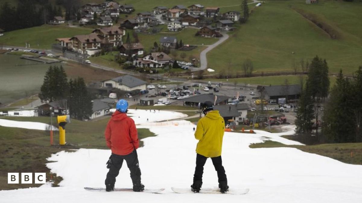 Diffyg eira i sgïo 'yn batrwm sy'n mynd i barhau' - BBC Cymru Fyw