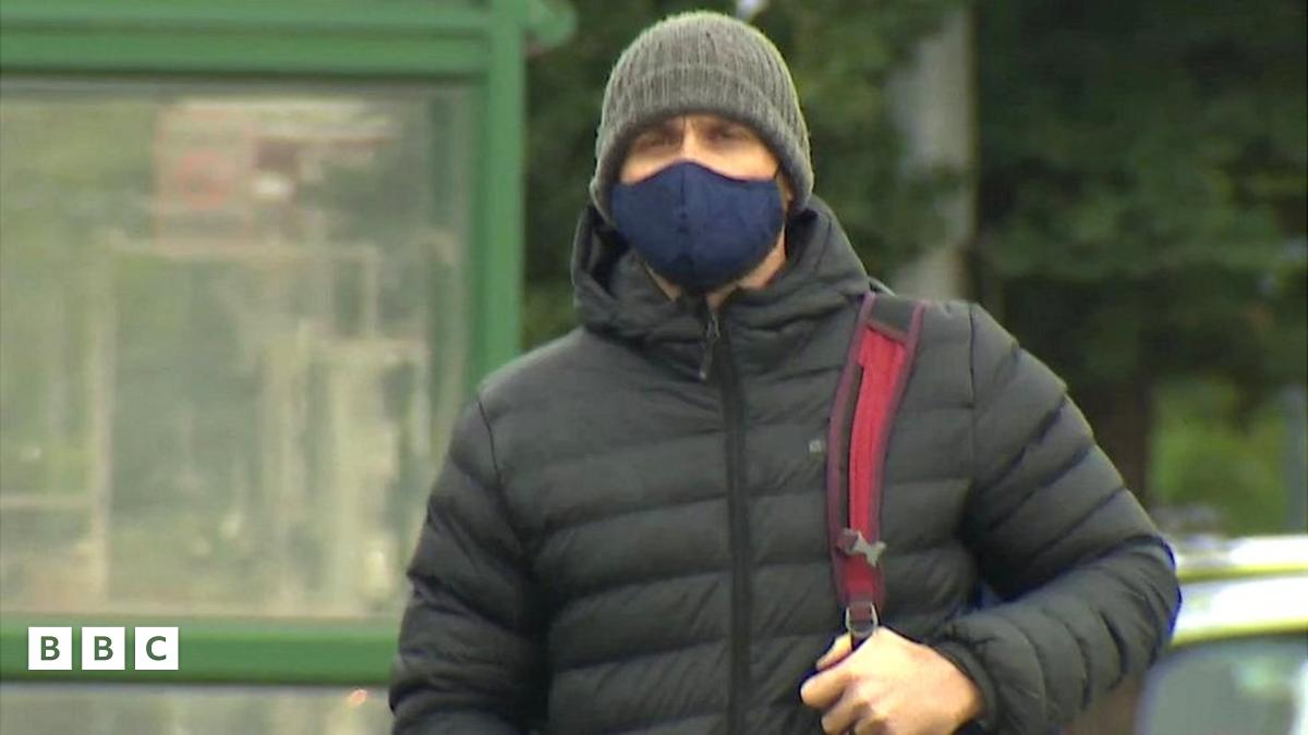 Cwnstabl yr heddlu yn cyfaddef iddo dorri rheolau Covid - BBC Cymru Fyw