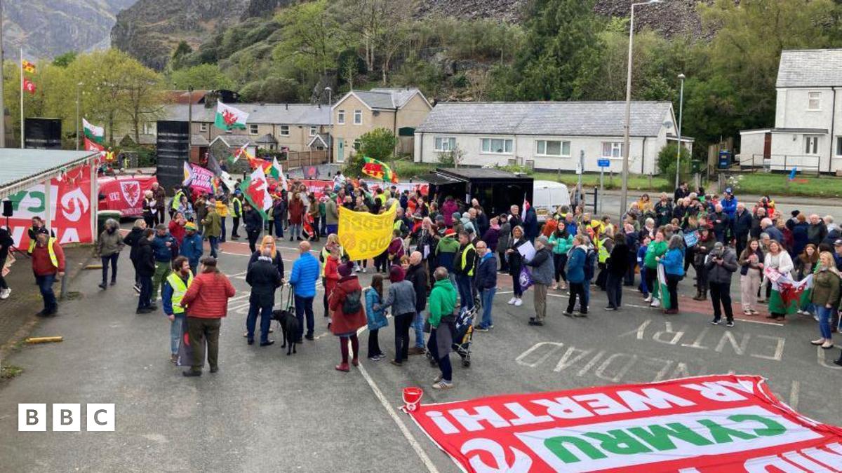Rali'n galw am fynd i'r afael ag argyfwng tai Cymru - BBC Cymru Fyw