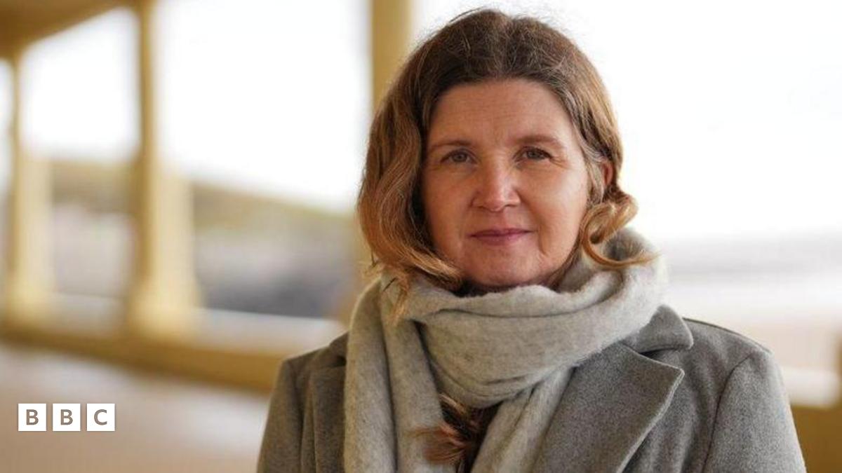 Rhybudd bod cydraddoldeb menywod yn 'mynd am yn ôl' - BBC Cymru Fyw